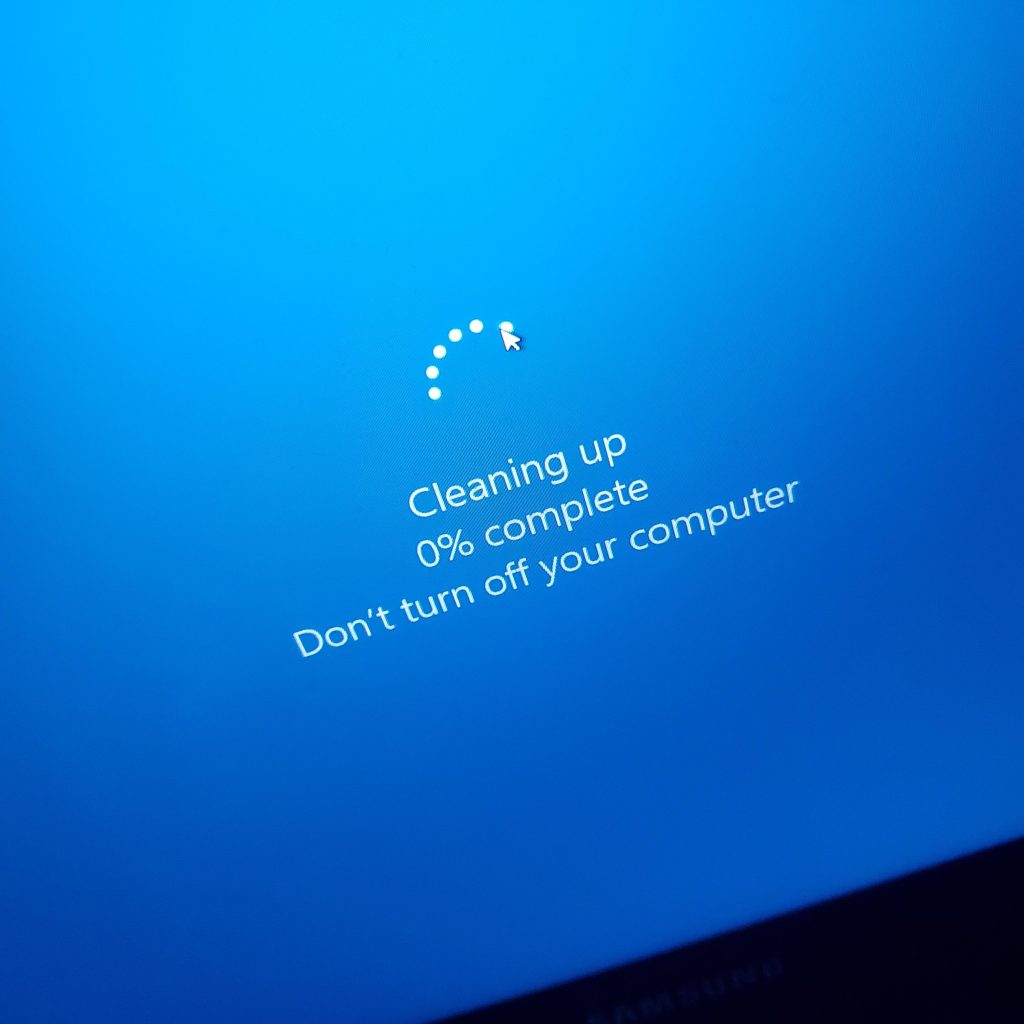 How to Fix Windows Update Stuck at "Cleaning Up"