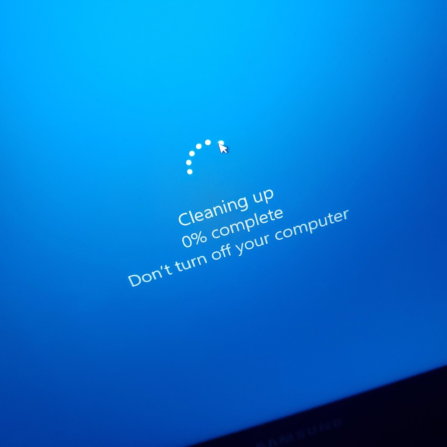 How to Fix Windows Update Stuck at "Cleaning Up"